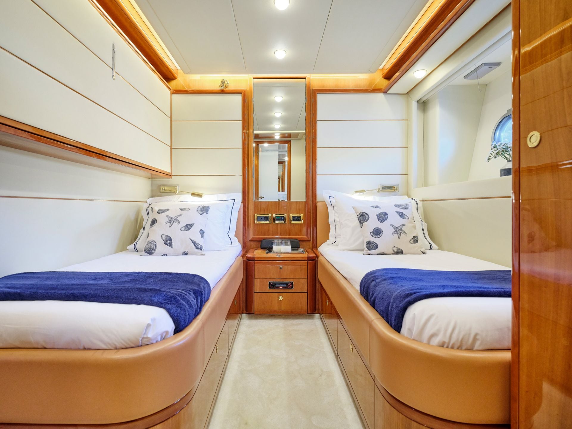 Ferretti 88 | Istion Yachting Greece