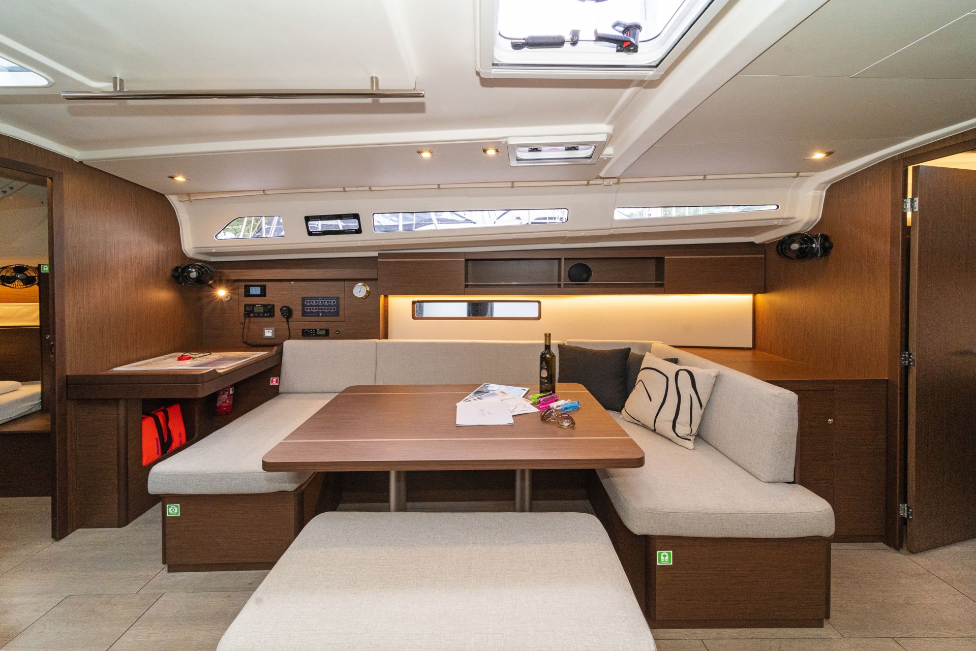 Oceanis 40.1 | Istion Yachting Greece Oceanis 40.1 | Istion Yachting Greece