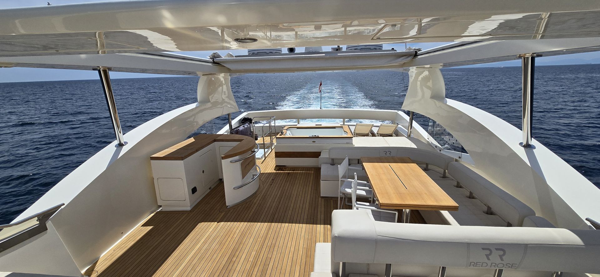 Aicon 85 Flybridge | Istion Yachting Greece