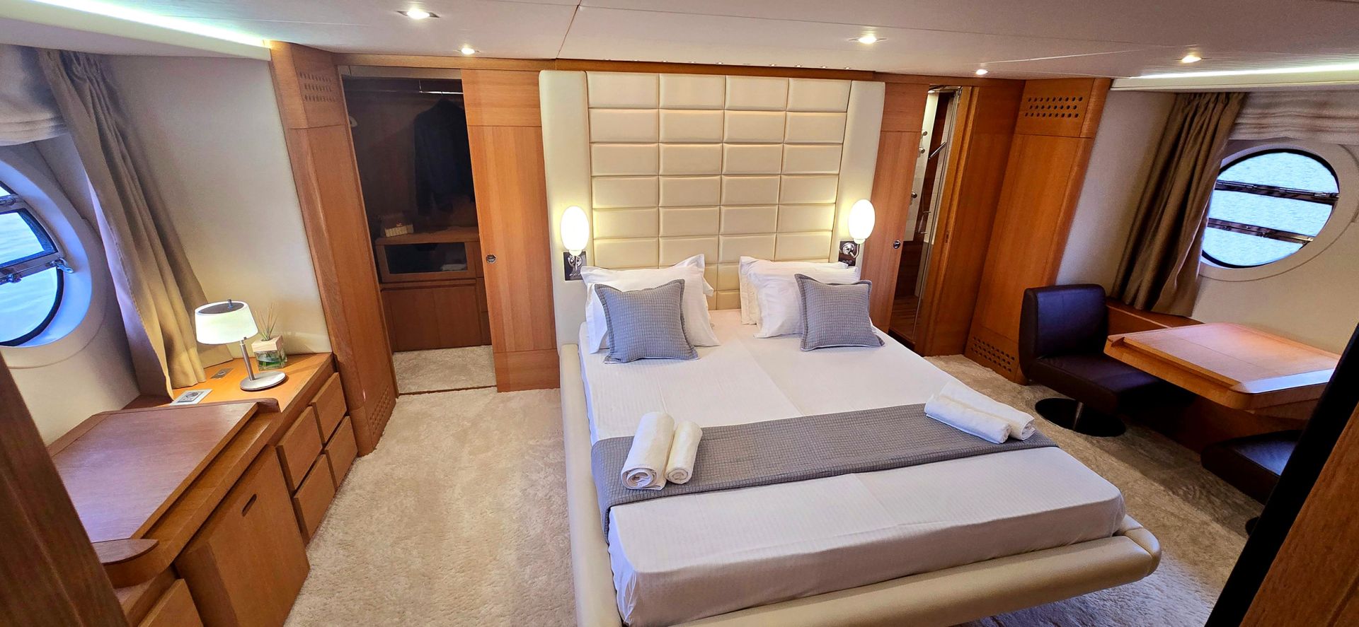 Aicon 85 Flybridge | Istion Yachting Greece