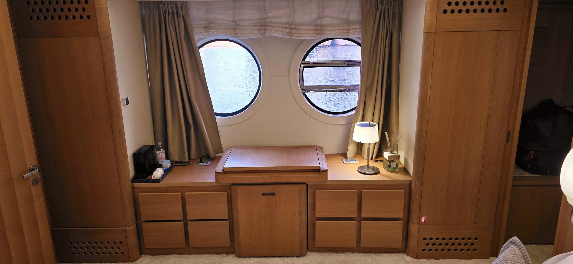 Aicon 85 Flybridge | Istion Yachting Greece