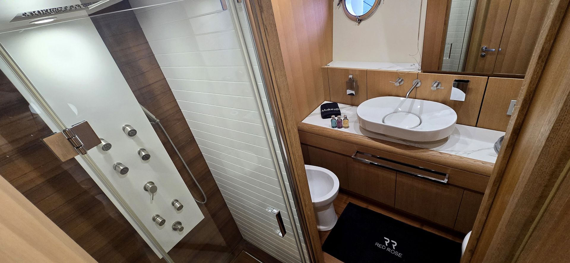 Aicon 85 Flybridge | Istion Yachting Greece